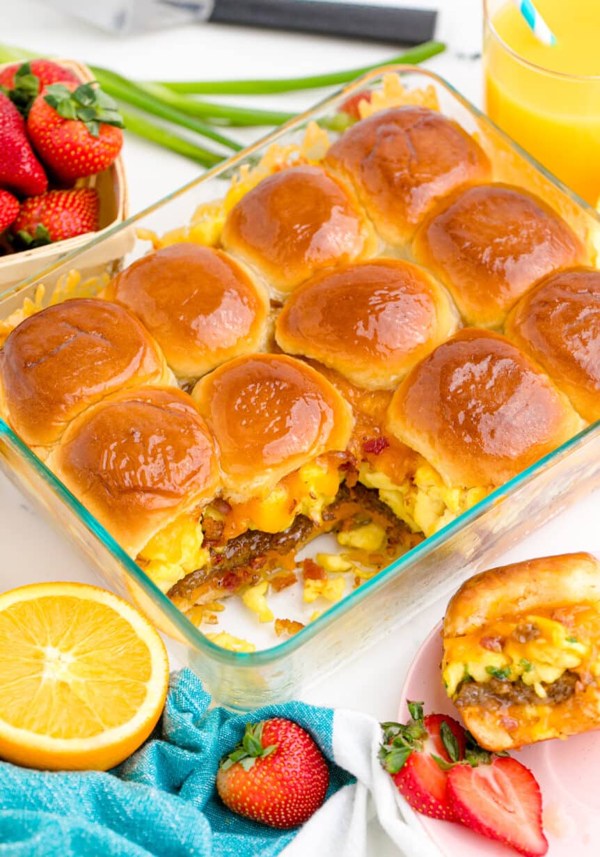 Hawaiian Roll Breakfast Sliders - Sweet Tea and Sprinkles