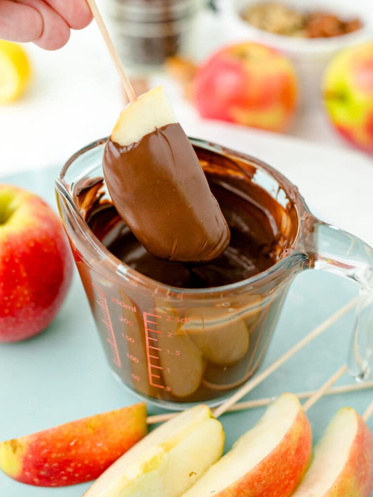 Chocolate Turtle Apple Slices - Sweet Tea and Sprinkles