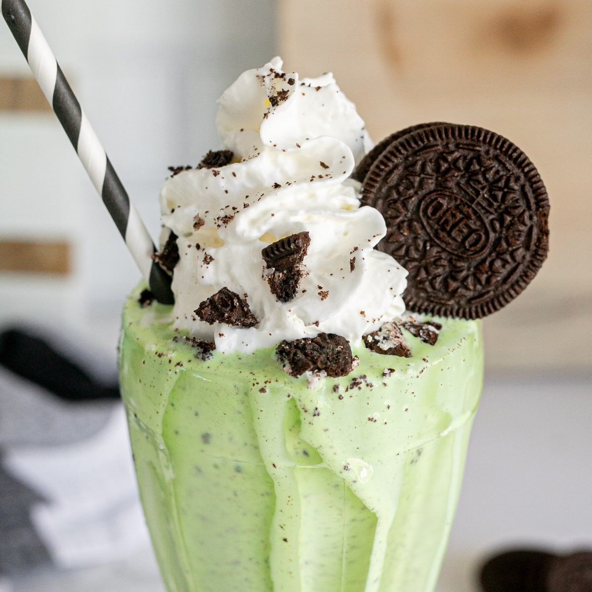 Oreo Shamrock Shake - Sweet Tea and Sprinkles