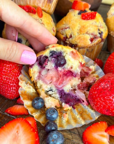 Mixed Berry Muffins - Sweet Tea and Sprinkles